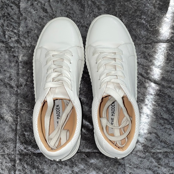 Steve Madden | Shoes | Steve Madden Toliver White Sneakers Size 7 ...